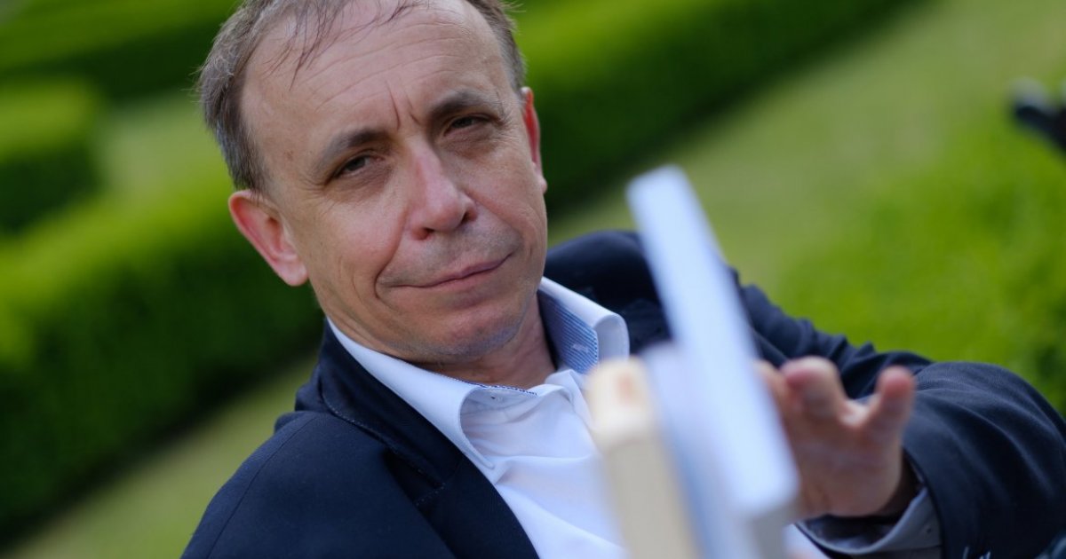 Prof. Piotr Śliwiński. Czytać na byle czym, byle nie byle co