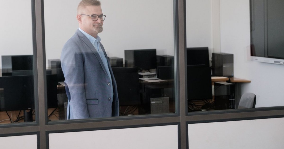 Prof. Jacek Marciniak. Pomagamy wejść na wyższy poziom